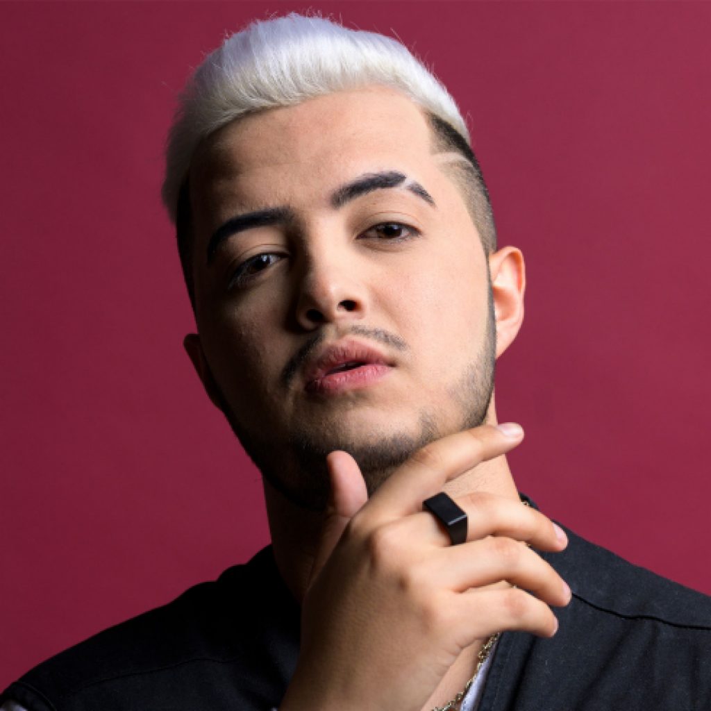 Cesar AC abre el concierto de Omar Montes en el Cabaret Festival