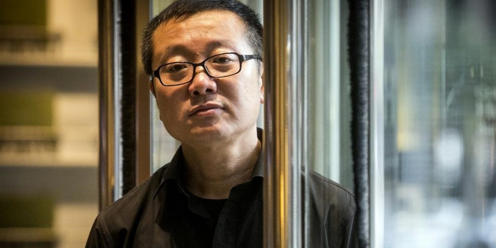 La trilogía de los tres cuerpos del autor Liu Cixin será una serie de ...