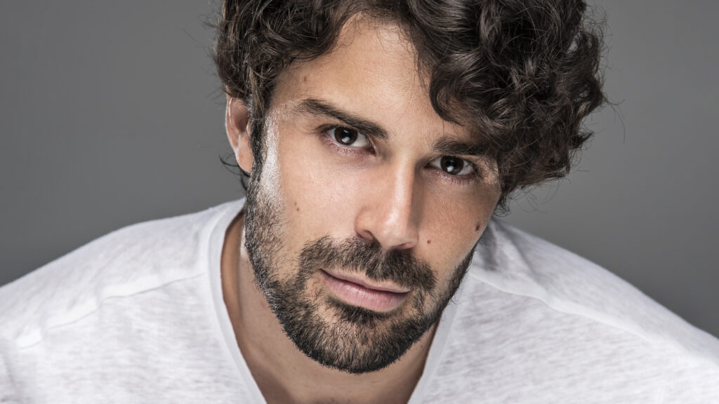 Héctor Pérez publica sencillo "Dame una semana" en YOUNG