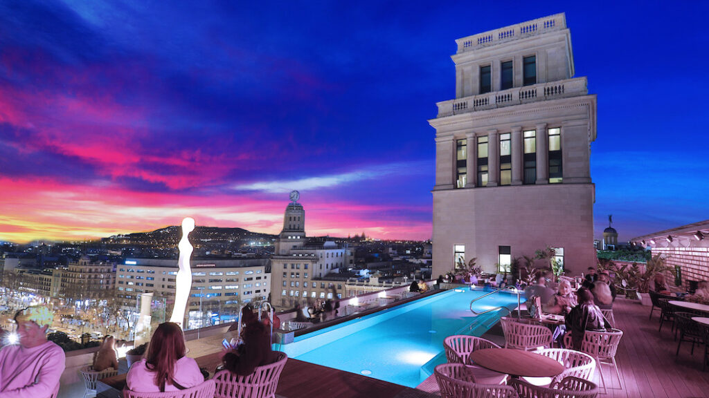 Abre la temporada el Sky Bar de plaza Cataluña