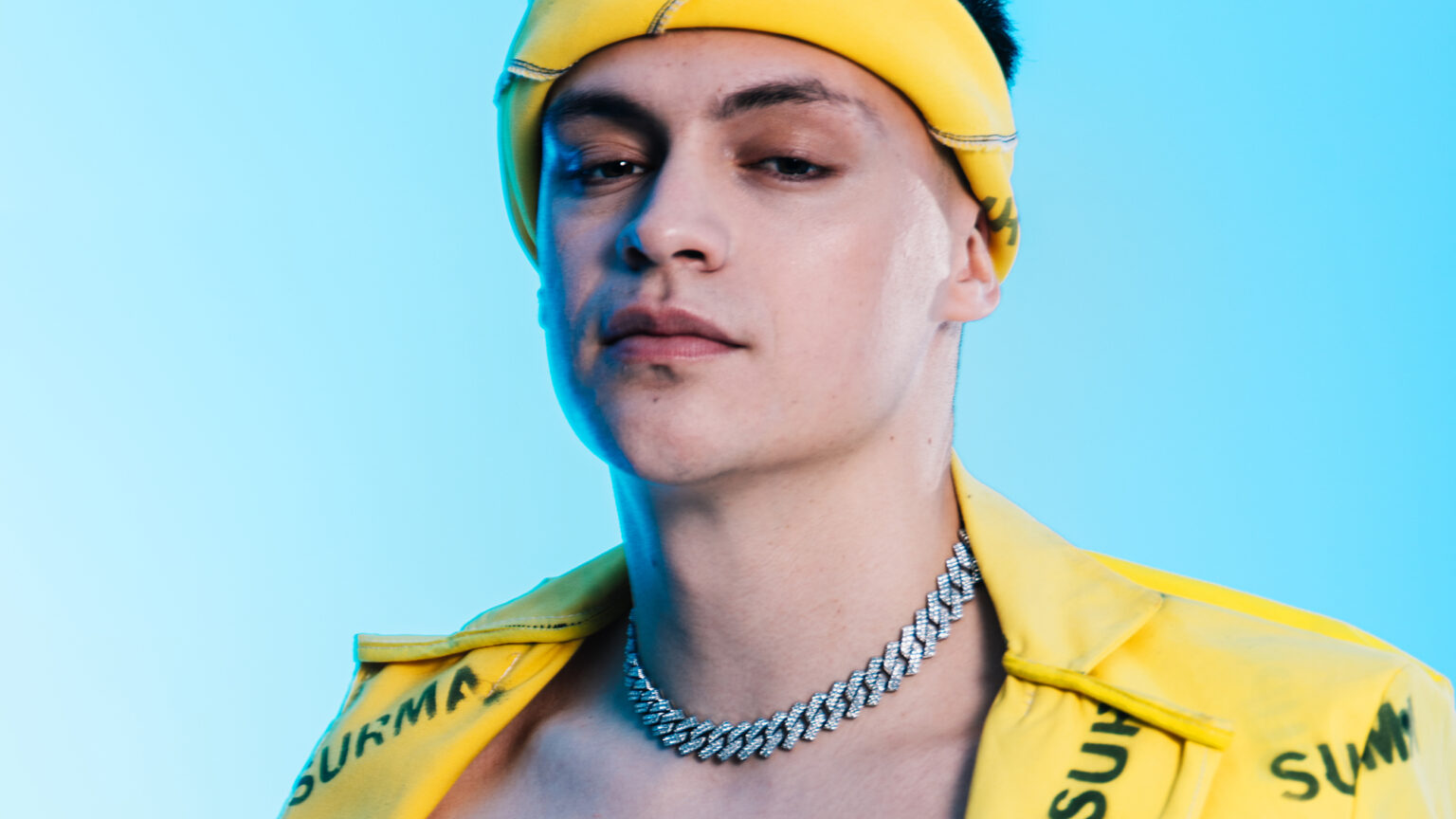 Almácor presenta su "Brillos platino" para el Benidorm Fest